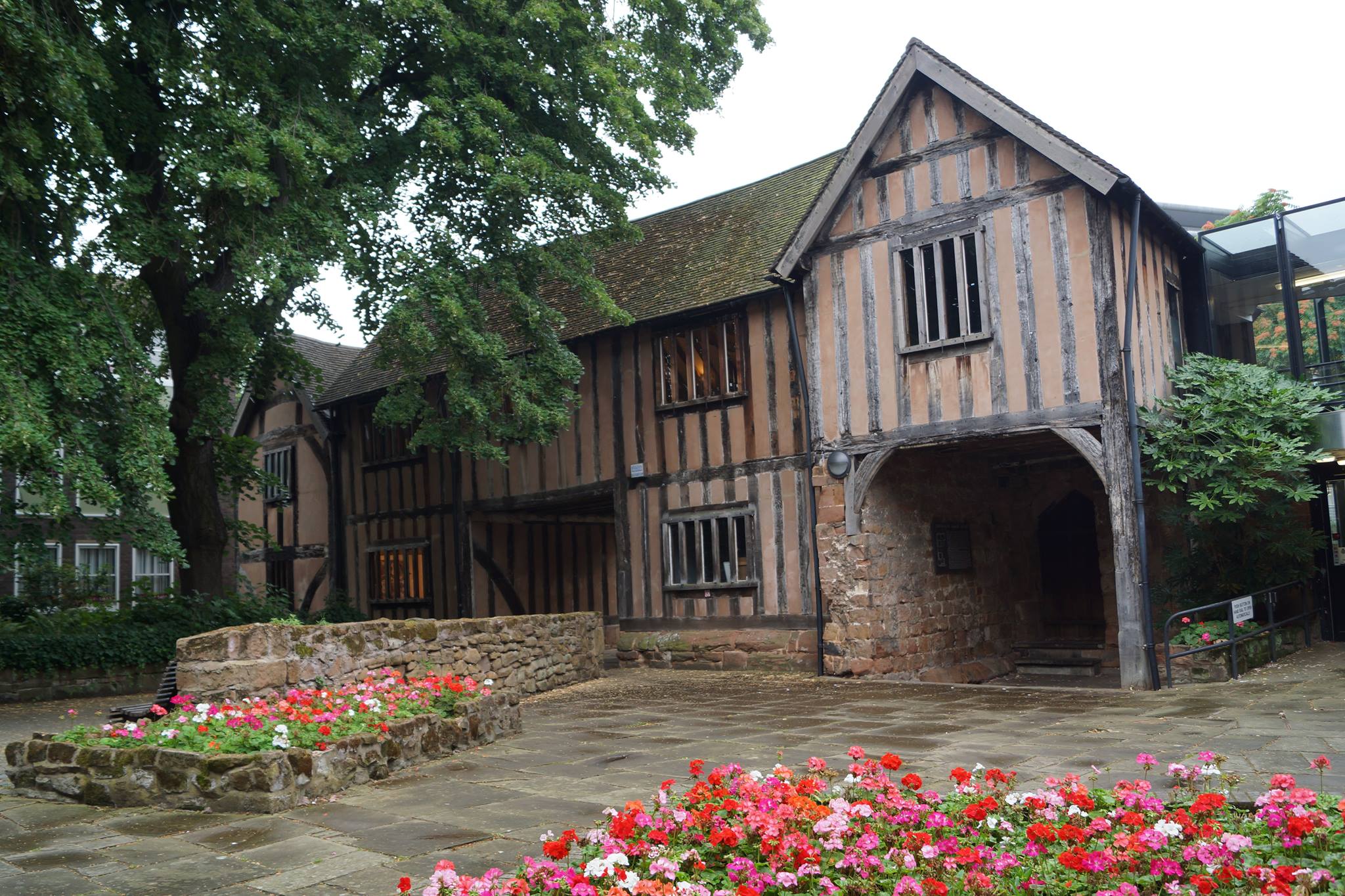 Cheylesmore Manor House | Wedding venue | Bridebook